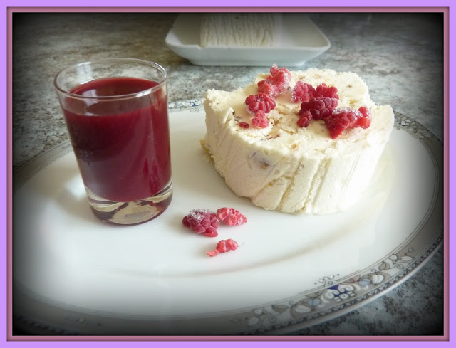 Recette - Nougat glacé et fruits rouges - La cuisine de Martine