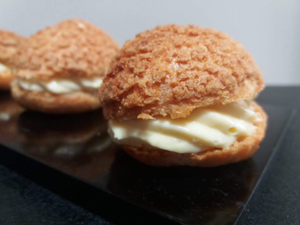 Recette - Chou craquelin vanillé - La cuisine de Martine